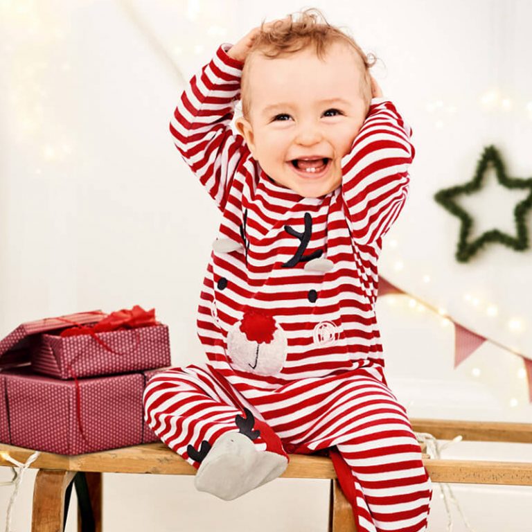 C&A heeft geweldig leuke babykleertjes voor de feestdagen! Te schattig ...